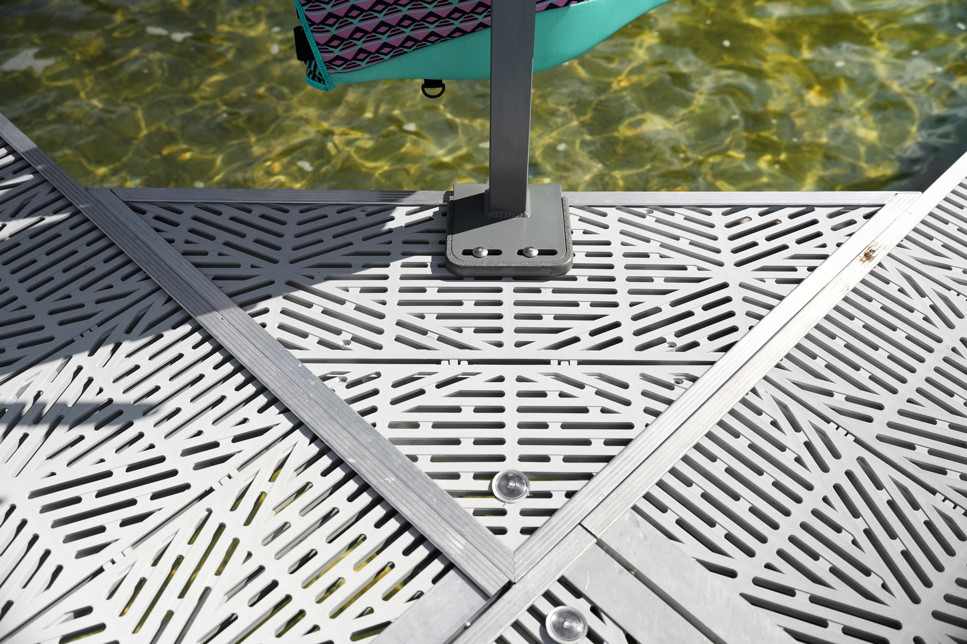 Flow Through Diamond Decking | twinbaydockproducts