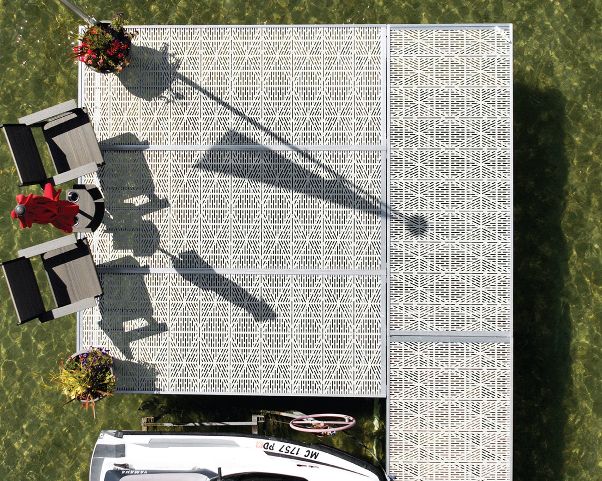 Flow Through Diamond Decking | twinbaydockproducts